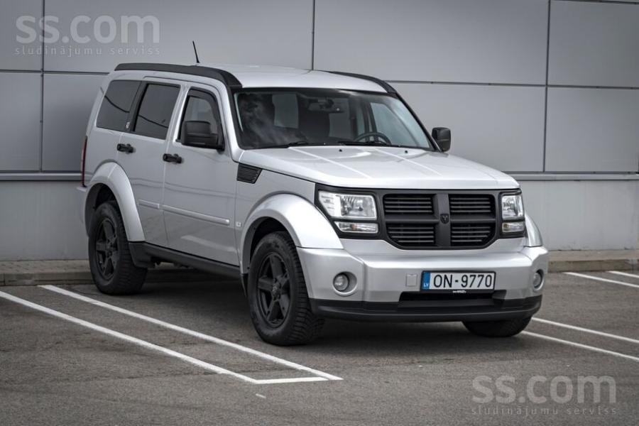 Grey Dodge Nitro 2009 in Riga, with an engine capacity of 2.80 L and mileage of 295 thousand km for 5990 €, photo 4 on AUTOMOTO.COM.LV
