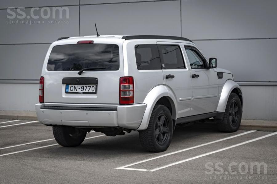Grey Dodge Nitro 2009 in Riga, with an engine capacity of 2.80 L and mileage of 295 thousand km for 5990 €, photo 5 on AUTOMOTO.COM.LV