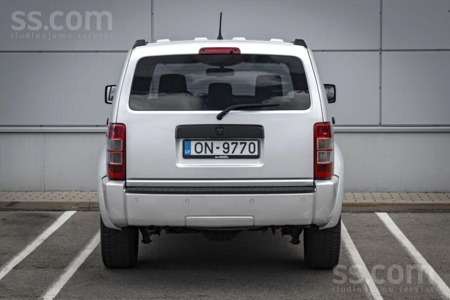 Grey Dodge Nitro 2009 in Riga, with an engine capacity of 2.80 L and mileage of 295 thousand km for 5990 €, photo 6 on AUTOMOTO.COM.LV