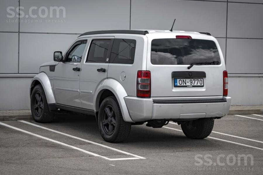 Grey Dodge Nitro 2009 in Riga, with an engine capacity of 2.80 L and mileage of 295 thousand km for 5990 €, photo 7 on AUTOMOTO.COM.LV