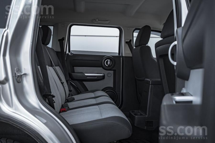 Grey Dodge Nitro 2009 in Riga, with an engine capacity of 2.80 L and mileage of 295 thousand km for 5990 €, photo 11 on AUTOMOTO.COM.LV