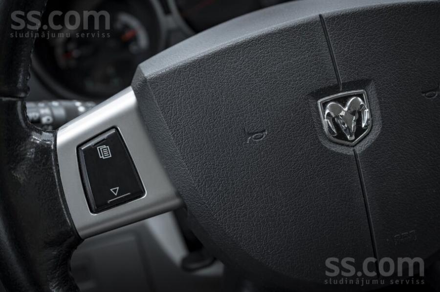 Grey Dodge Nitro 2009 in Riga, with an engine capacity of 2.80 L and mileage of 295 thousand km for 5990 €, photo 17 on AUTOMOTO.COM.LV