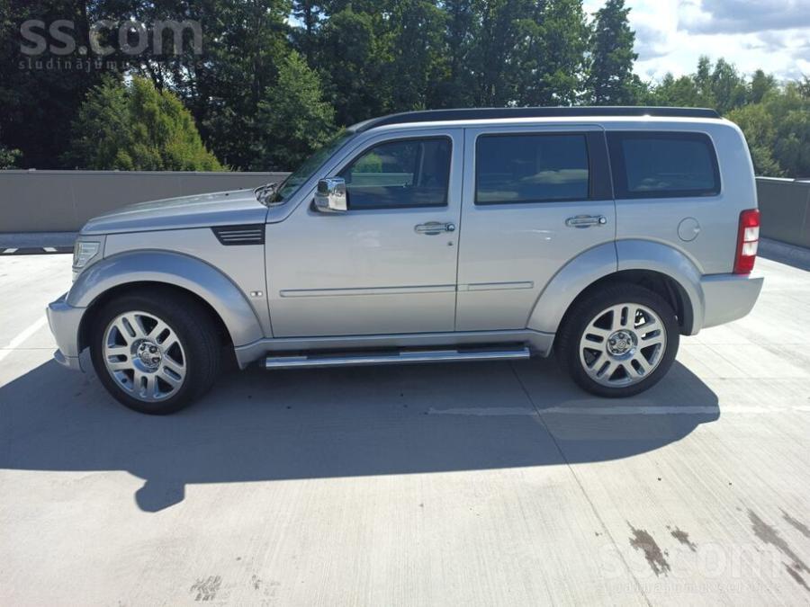 Grey Dodge Nitro 2011 in Riga, with an engine capacity of 4.00 L and mileage of 194 thousand km for 3900 €, photo 3 on AUTOMOTO.COM.LV