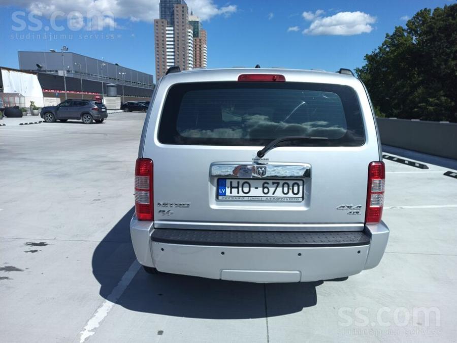 Grey Dodge Nitro 2011 in Riga, with an engine capacity of 4.00 L and mileage of 194 thousand km for 3900 €, photo 5 on AUTOMOTO.COM.LV