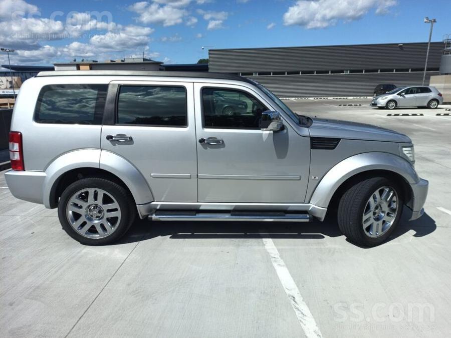 Grey Dodge Nitro 2011 in Riga, with an engine capacity of 4.00 L and mileage of 194 thousand km for 3900 €, photo 6 on AUTOMOTO.COM.LV