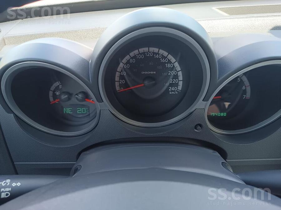 Grey Dodge Nitro 2011 in Riga, with an engine capacity of 4.00 L and mileage of 194 thousand km for 3900 €, photo 10 on AUTOMOTO.COM.LV