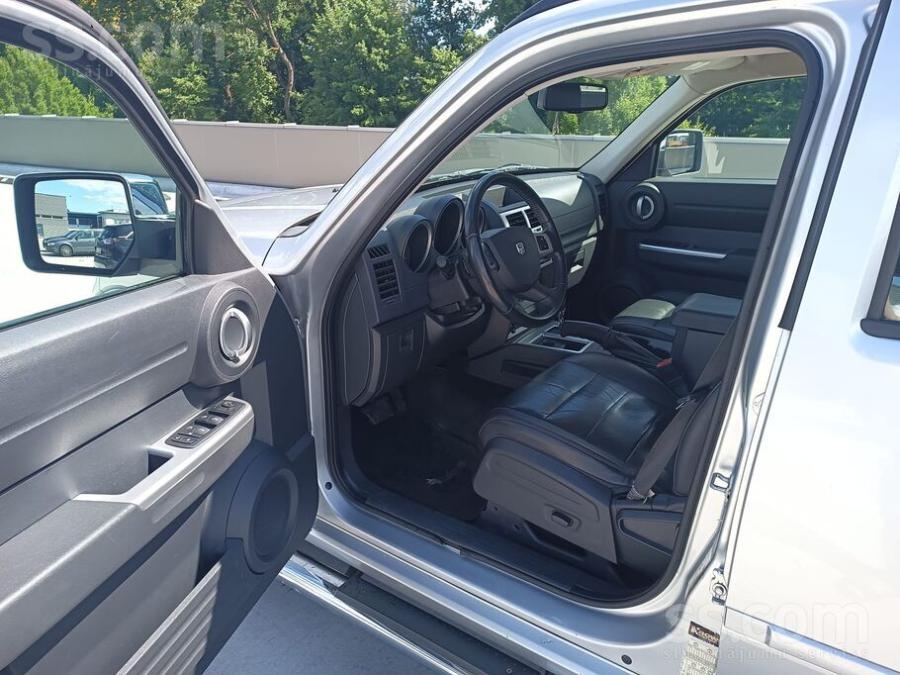 Grey Dodge Nitro 2011 in Riga, with an engine capacity of 4.00 L and mileage of 194 thousand km for 3900 €, photo 11 on AUTOMOTO.COM.LV