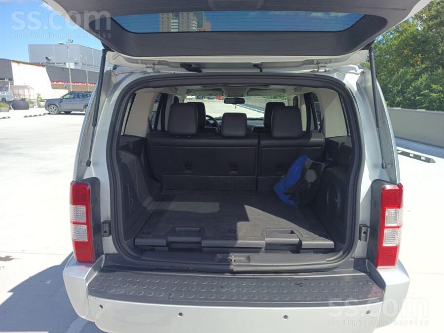 Grey Dodge Nitro 2011 in Riga, with an engine capacity of 4.00 L and mileage of 194 thousand km for 3900 €, photo 13 on AUTOMOTO.COM.LV