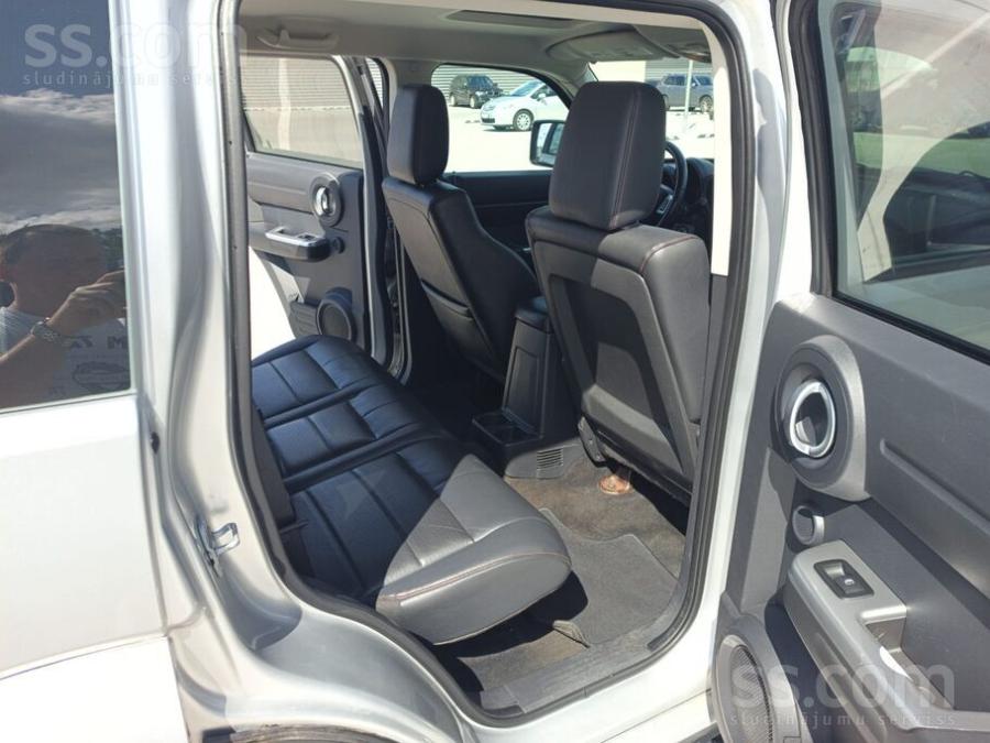 Grey Dodge Nitro 2011 in Riga, with an engine capacity of 4.00 L and mileage of 194 thousand km for 3900 €, photo 16 on AUTOMOTO.COM.LV