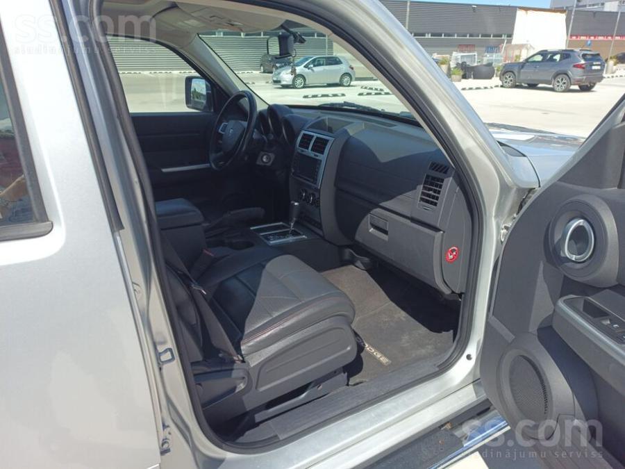 Grey Dodge Nitro 2011 in Riga, with an engine capacity of 4.00 L and mileage of 194 thousand km for 3900 €, photo 17 on AUTOMOTO.COM.LV