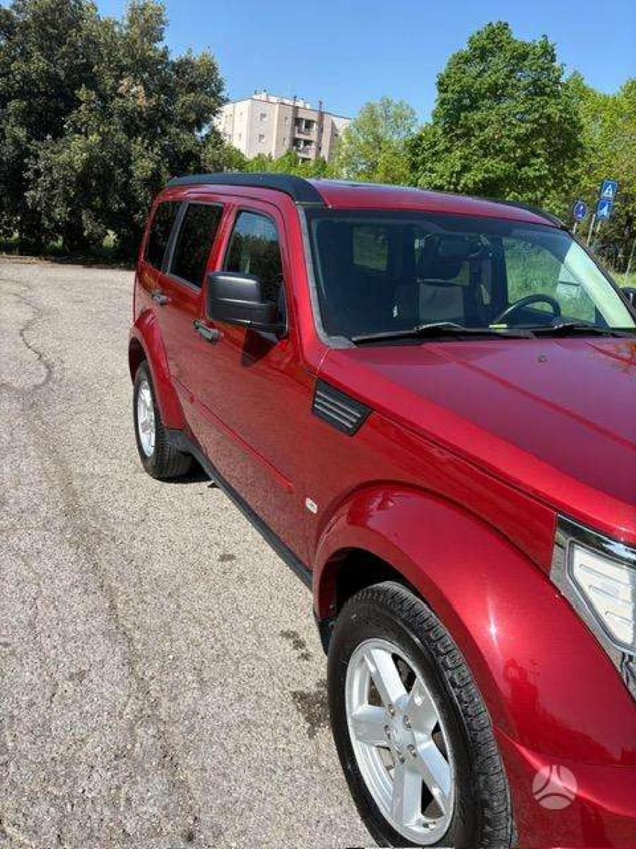 Sarkans Dodge Nitro 2007 Šauļi, ar dzinēja tilpumu 2.77 L un nobraukumu 270 tūkst. km par 3900 €, foto 4 vietnē AUTOMOTO.COM.LV