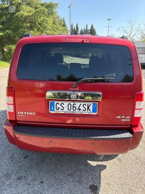 Sarkans Dodge Nitro 2007 Šauļi, ar dzinēja tilpumu 2.77 L un nobraukumu 270 tūkst. km par 3900 €, foto 5 vietnē AUTOMOTO.COM.LV