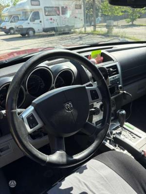 Sarkans Dodge Nitro 2007 Šauļi, ar dzinēja tilpumu 2.77 L un nobraukumu 270 tūkst. km par 3900 €, foto 6 vietnē AUTOMOTO.COM.LV