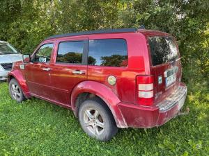 Red Dodge Nitro 2007 in Kaunas, with an engine capacity of 2.77 L and mileage of 390 thousand km for 999 €, photo 4 on AUTOMOTO.COM.LV