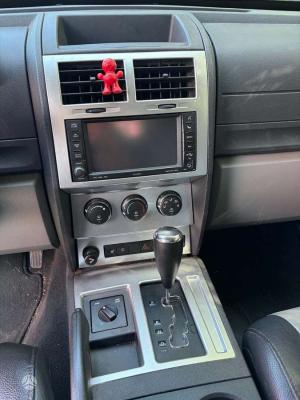 Red Dodge Nitro 2007 in Kaunas, with an engine capacity of 2.77 L and mileage of 390 thousand km for 999 €, photo 7 on AUTOMOTO.COM.LV