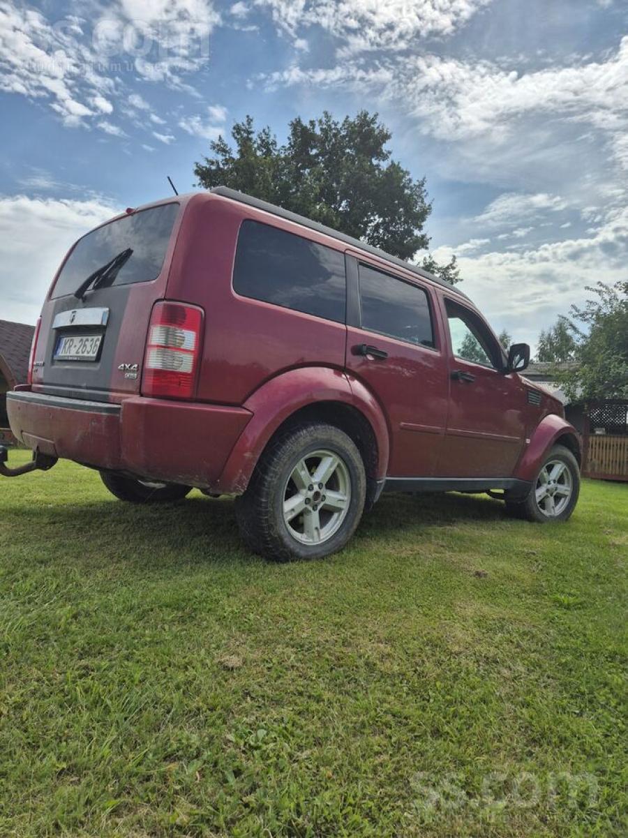 Red Dodge Nitro 2007 in Riga, with an engine capacity of 2.80 L and mileage of 0 thousand km for 2850 €, photo 3 on AUTOMOTO.COM.LV