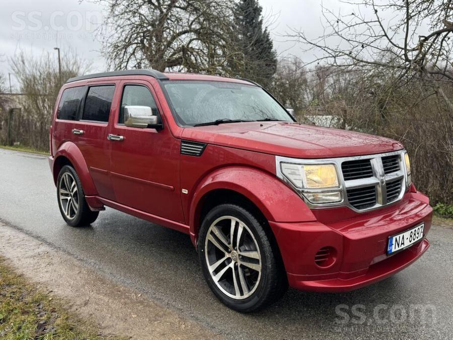 Red Dodge Nitro 2008 in Riga, with an engine capacity of 2.80 L and mileage of 316 thousand km for 3850 €, photo 2 on AUTOMOTO.COM.LV