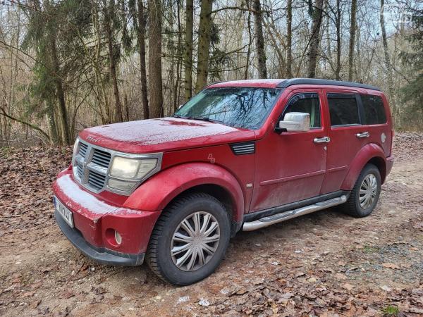 Red Dodge Nitro 2008 in Vilnius, with an engine capacity of 2.80 L and mileage of 260 thousand km for 2222 €, photo 1 on AUTOMOTO.COM.LV