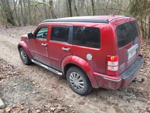 Red Dodge Nitro 2008 in Vilnius, with an engine capacity of 2.80 L and mileage of 260 thousand km for 2222 €, photo 5 on AUTOMOTO.COM.LV
