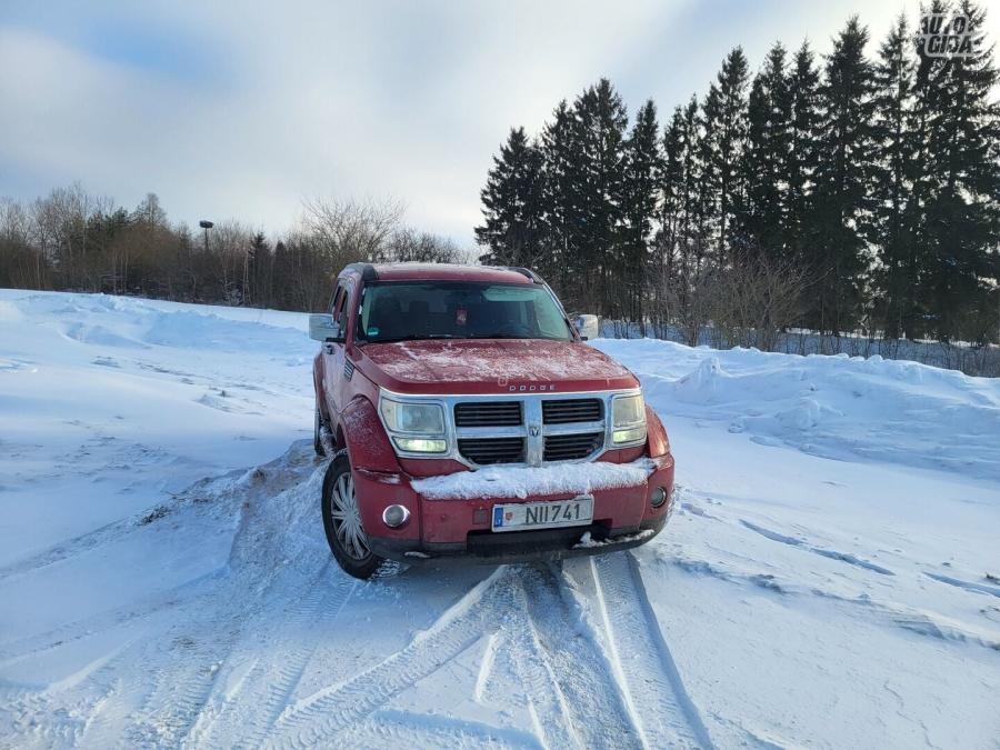 Red Dodge Nitro 2008 in Vilnius, with an engine capacity of 2.80 L and mileage of 260 thousand km for 2222 €, photo 9 on AUTOMOTO.COM.LV