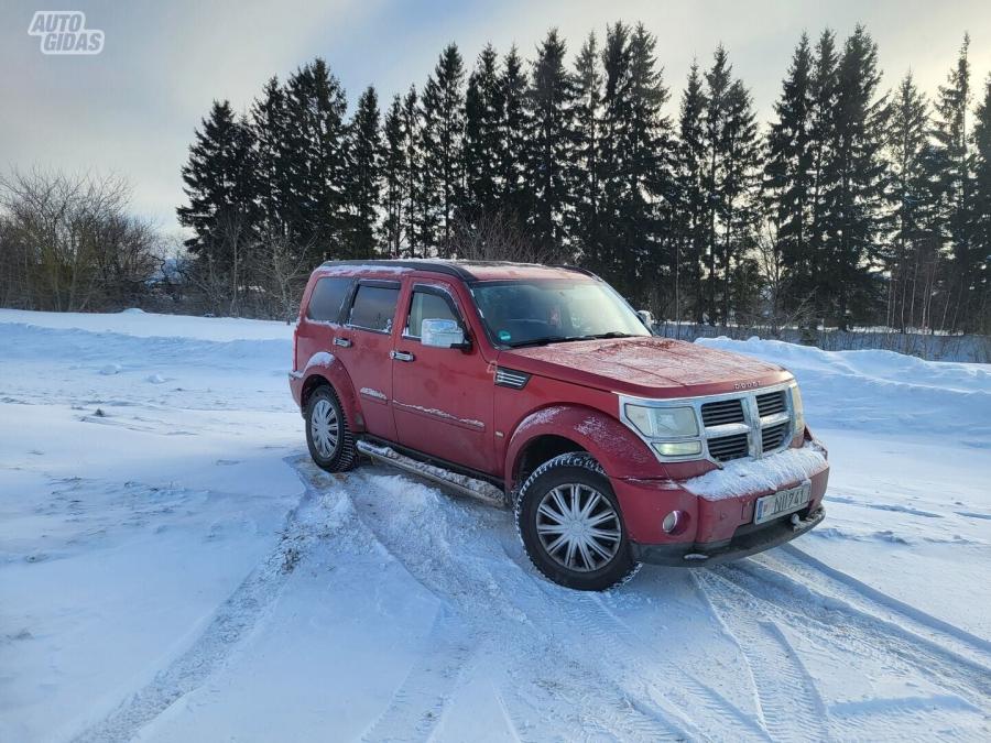 Red Dodge Nitro 2008 in Vilnius, with an engine capacity of 2.80 L and mileage of 260 thousand km for 2222 €, photo 10 on AUTOMOTO.COM.LV