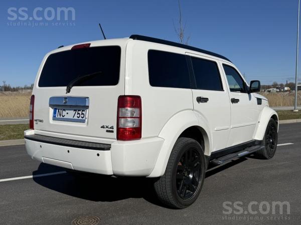 Balts Dodge Nitro 2008 Liepāja, ar dzinēja tilpumu 2.80 L un nobraukumu 227 tūkst. km par 4800 €, foto 3 vietnē AUTOMOTO.COM.LV