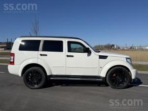 White Dodge Nitro 2008 in Liepaja, with an engine capacity of 2.80 L and mileage of 227 thousand km for 4800 €, photo 6 on AUTOMOTO.COM.LV