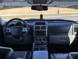 White Dodge Nitro 2008 in Liepaja, with an engine capacity of 2.80 L and mileage of 227 thousand km for 4800 €, photo 15 on AUTOMOTO.COM.LV