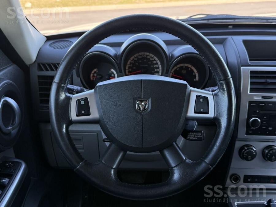 White Dodge Nitro 2008 in Liepaja, with an engine capacity of 2.80 L and mileage of 227 thousand km for 4800 €, photo 16 on AUTOMOTO.COM.LV