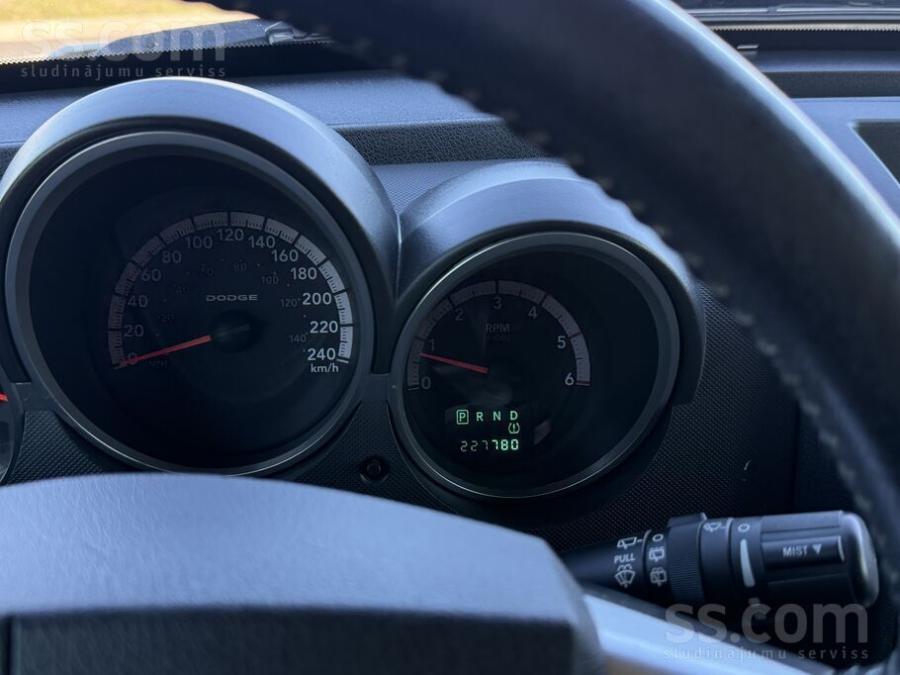 White Dodge Nitro 2008 in Liepaja, with an engine capacity of 2.80 L and mileage of 227 thousand km for 4800 €, photo 17 on AUTOMOTO.COM.LV