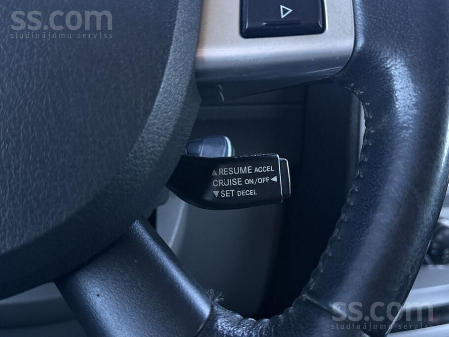 White Dodge Nitro 2008 in Liepaja, with an engine capacity of 2.80 L and mileage of 227 thousand km for 4800 €, photo 18 on AUTOMOTO.COM.LV