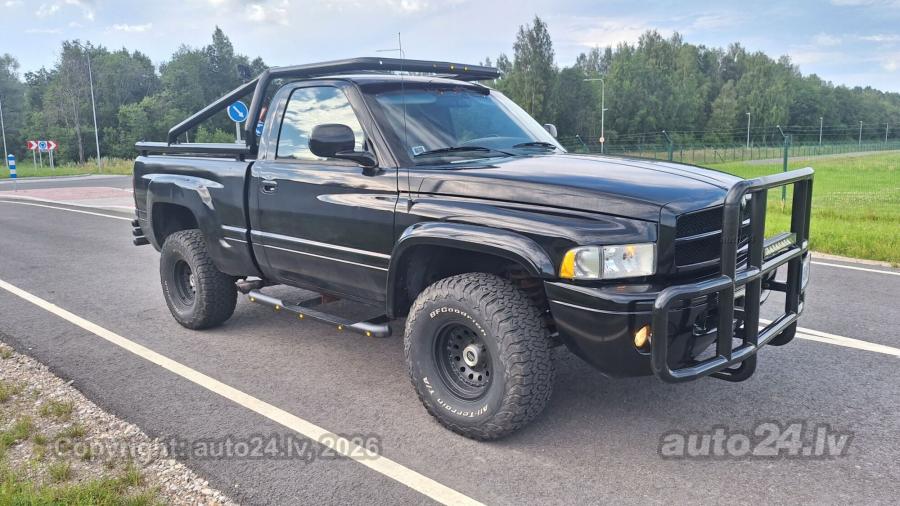 Melns Dodge RAM 1999 Tallina, ar dzinēja tilpumu 5.20 L un nobraukumu 0 tūkst. km par 7000 €, foto 5 vietnē AUTOMOTO.COM.LV