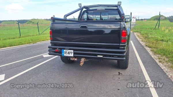 Black Dodge RAM 1999 in Tallinn, with an engine capacity of 5.20 L and mileage of 0 thousand km for 7000 €, photo 6 on AUTOMOTO.COM.LV