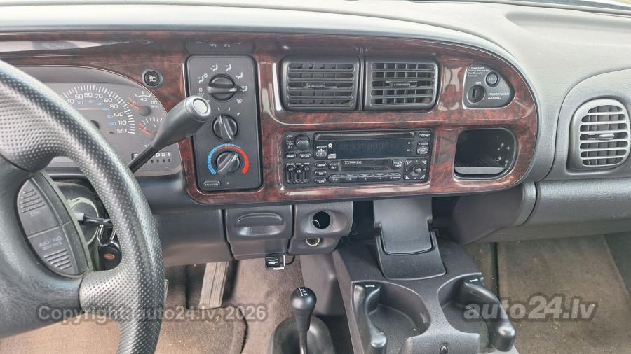 Melns Dodge RAM 1999 Tallina, ar dzinēja tilpumu 5.20 L un nobraukumu 0 tūkst. km par 7000 €, foto 10 vietnē AUTOMOTO.COM.LV