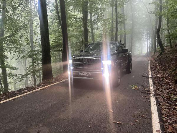 Black Dodge RAM 2009 in Panevezys, with an engine capacity of 5.70 L and mileage of 200 thousand km for 12100 €, photo 1 on AUTOMOTO.COM.LV