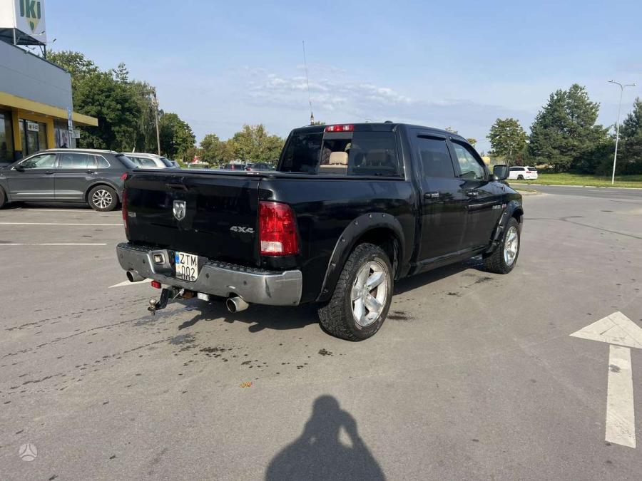 Black Dodge RAM 2009 in Panevezys, with an engine capacity of 5.70 L and mileage of 200 thousand km for 12100 €, photo 3 on AUTOMOTO.COM.LV