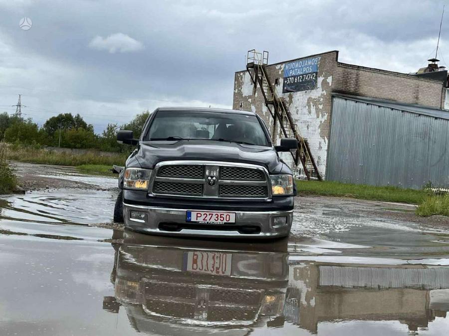 Black Dodge RAM 2009 in Panevezys, with an engine capacity of 5.70 L and mileage of 200 thousand km for 12100 €, photo 4 on AUTOMOTO.COM.LV