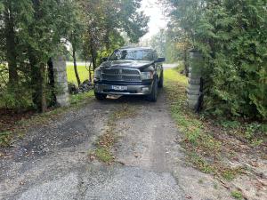 Black Dodge RAM 2009 in Panevezys, with an engine capacity of 5.70 L and mileage of 200 thousand km for 12100 €, photo 6 on AUTOMOTO.COM.LV