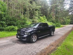 Black Dodge RAM 2014 in Panevezys, with an engine capacity of 5.70 L and mileage of 357 thousand km for 13700 €, photo  on AUTOMOTO.COM.LV