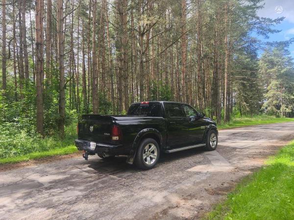 Melns Dodge RAM 2014 Panevēža, ar dzinēja tilpumu 5.70 L un nobraukumu 357 tūkst. km par 13700 €, foto 4 vietnē AUTOMOTO.COM.LV