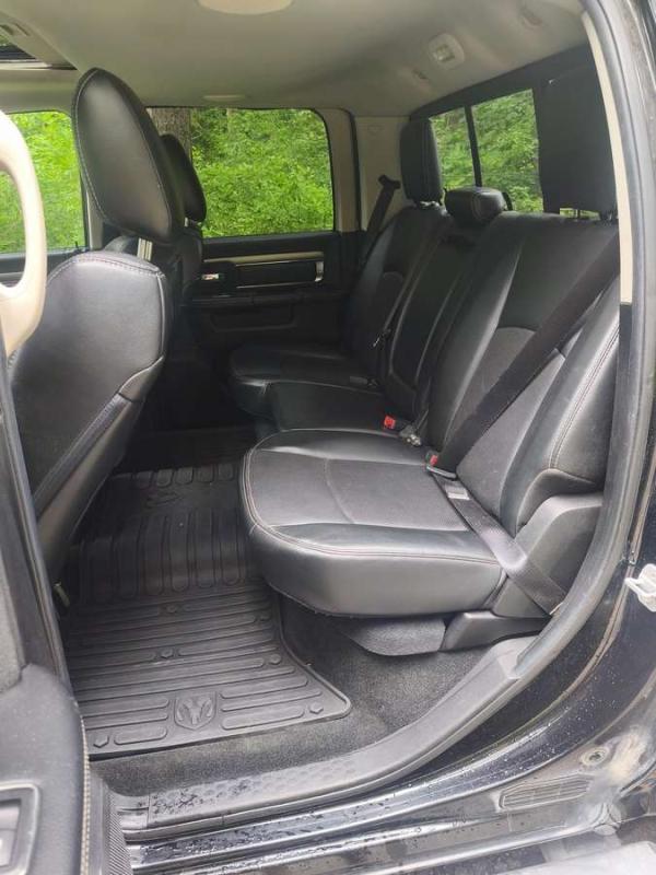 Melns Dodge RAM 2014 Panevēža, ar dzinēja tilpumu 5.70 L un nobraukumu 357 tūkst. km par 13700 €, foto 10 vietnē AUTOMOTO.COM.LV