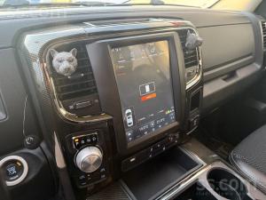 Black Dodge RAM 2015 in Riga, with an engine capacity of 5.70 L and mileage of 135 thousand km for 31900 €, photo 10 on AUTOMOTO.COM.LV