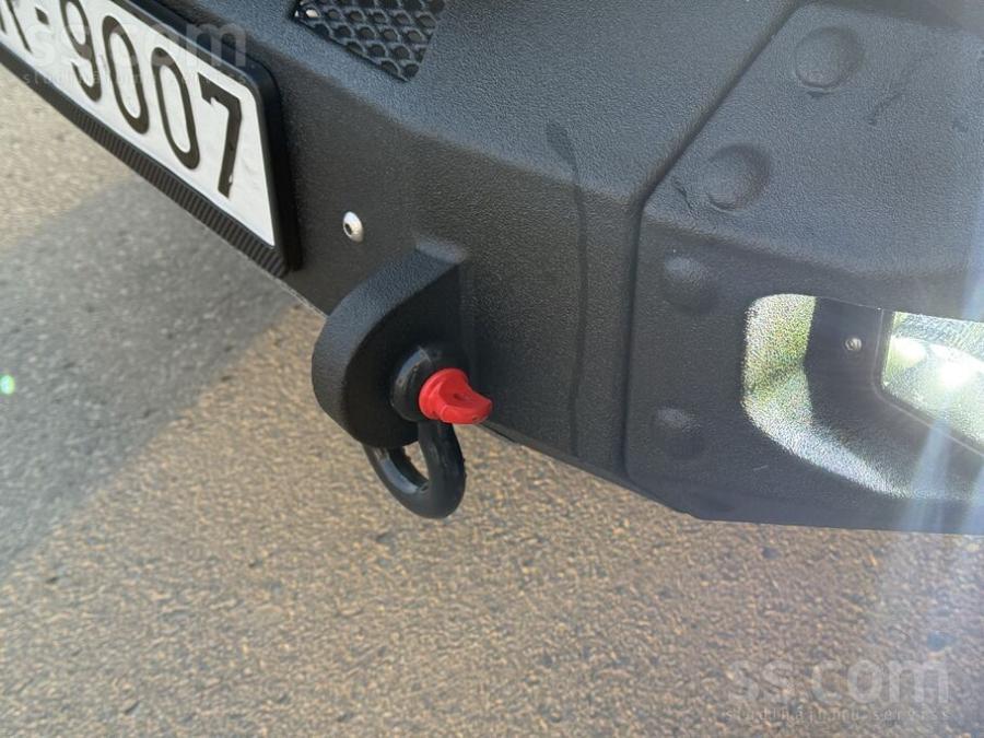 Black Dodge RAM 2015 in Riga, with an engine capacity of 5.70 L and mileage of 135 thousand km for 31900 €, photo 19 on AUTOMOTO.COM.LV