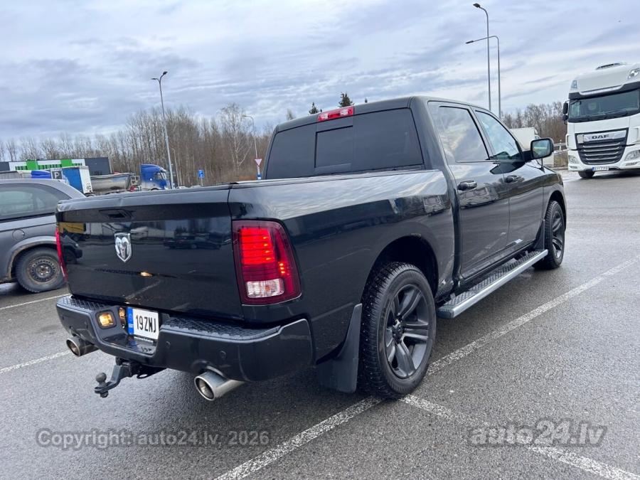 Melns Dodge RAM 2016 Tallina, ar dzinēja tilpumu 5.70 L un nobraukumu 268 tūkst. km par 22000 €, foto 4 vietnē AUTOMOTO.COM.LV