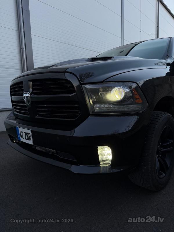 Melns Dodge RAM 2016 Hāpsalu, ar dzinēja tilpumu 5.70 L un nobraukumu 225 tūkst. km par 24000 €, foto 8 vietnē AUTOMOTO.COM.LV