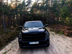 Black Dodge RAM 2018 in Jurmala, with an engine capacity of 5.70 L and mileage of 183 thousand km for 26000 €, photo  on AUTOMOTO.COM.LV