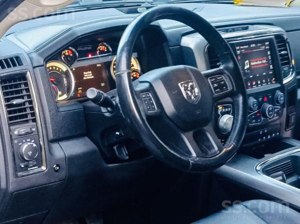 Melns Dodge RAM 2018 Jūrmala, ar dzinēja tilpumu 5.70 L un nobraukumu 186 tūkst. km par 24900 €, foto 4 vietnē AUTOMOTO.COM.LV