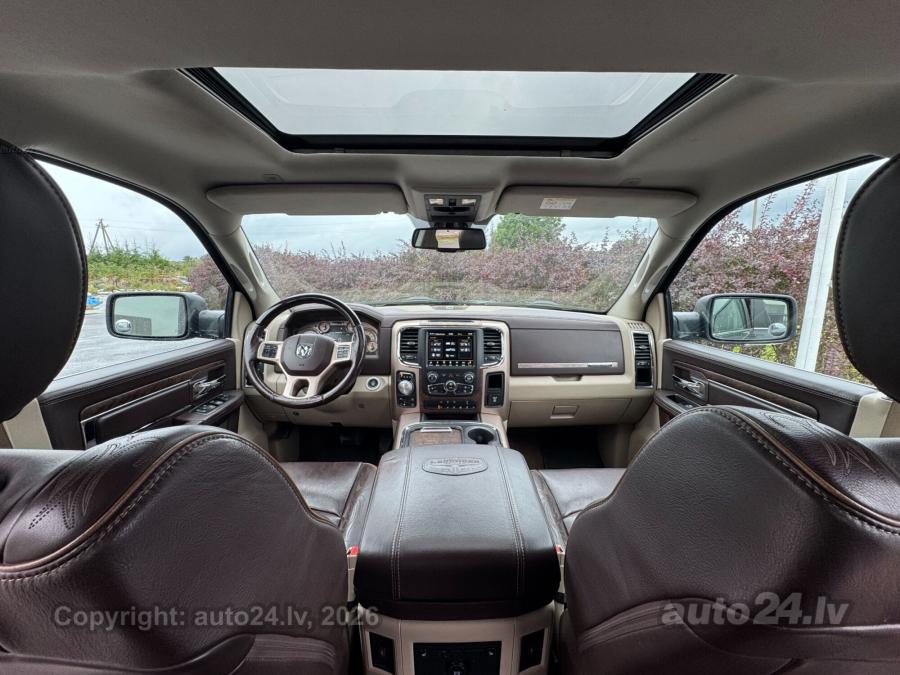 Black Dodge RAM 2018 in Tallinn, with an engine capacity of 5.70 L and mileage of 241 thousand km for 24790 €, photo 3 on AUTOMOTO.COM.LV