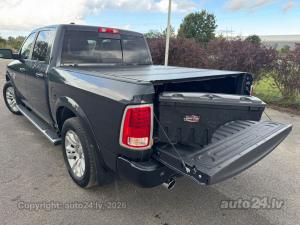 Black Dodge RAM 2018 in Tallinn, with an engine capacity of 5.70 L and mileage of 241 thousand km for 24790 €, photo 8 on AUTOMOTO.COM.LV