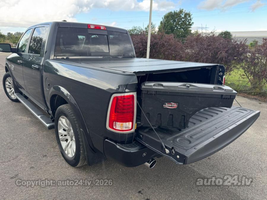 Black Dodge RAM 2018 in Tallinn, with an engine capacity of 5.70 L and mileage of 241 thousand km for 24790 €, photo 8 on AUTOMOTO.COM.LV